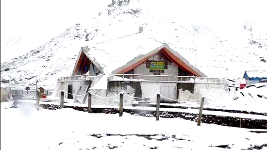Portals of Sikh shrine Hemkund Sahib close for winter - Koshur Samachar Portals of Sikh shrine Hemkund Sahib close for winter - Koshur Samachar