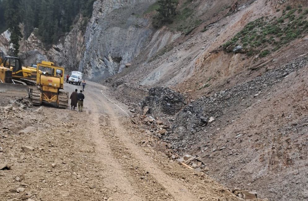 Mughal road partially reopens after being blocked due to landslide in Poonch - Koshur Samachar